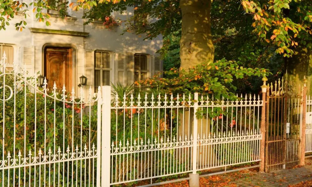 11 Fenced-In Garden Ideas and How to Choose